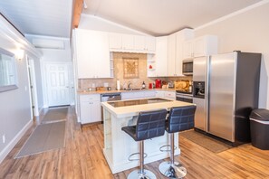 Apartamento premium | Cozinha privada | Micro-ondas, cafeteira/chaleira