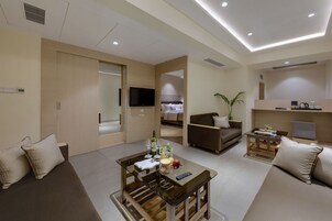 Suíte real | Frigobar, cofres nos quartos, escrivaninha, Wi-Fi de cortesia