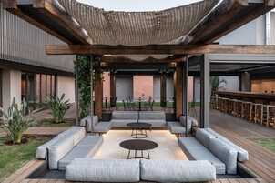 Bar à beira da piscina