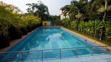 Piscina interna, piscina externa
