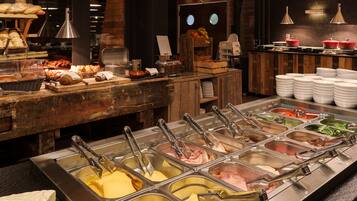 Pequeno-almoço tipo buffet diário mediante uma taxa