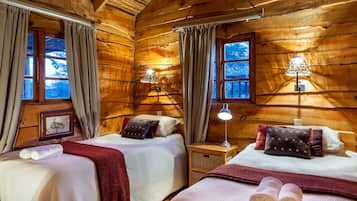 Cabana de Madeira Familiar, 2 quartos | Ferro/tábua de engomar, Wi-fi grátis, roupa de cama fornecida