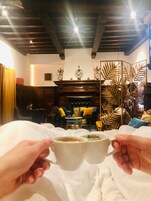 Quarto casal superior | Frigobar, cofres nos quartos, individualmente decorados