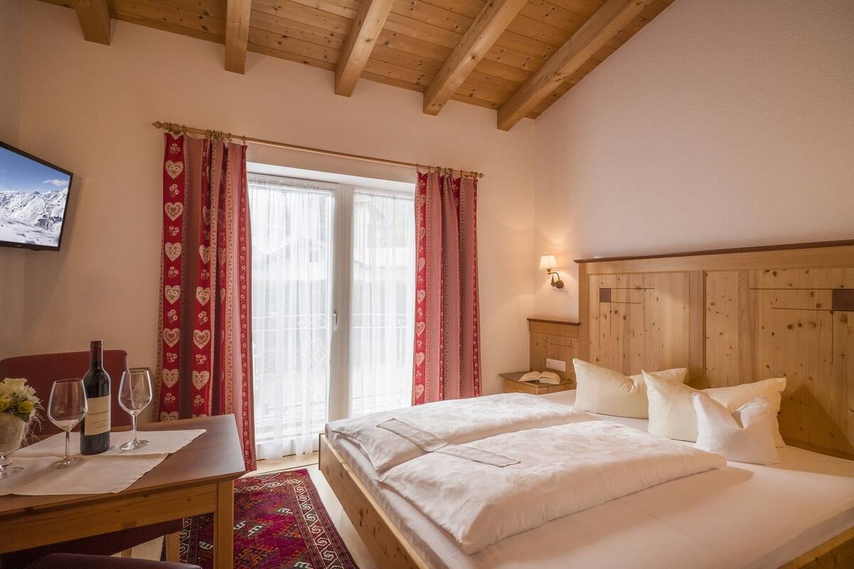 Quarto casal (18m2) | Quartos à prova de som, berços (sobretaxa), Wi-Fi de cortesia