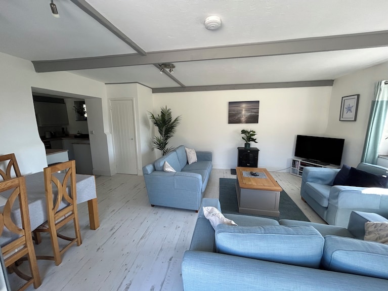 Stables, Quality 3 Bed Character Cottage, Views Across Golf Course To The Sea - Devon