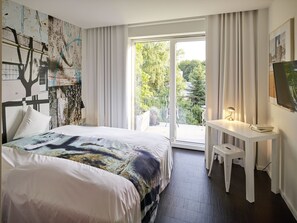 Roupas de cama antialérgicas, escrivaninha, Wi-Fi de cortesia