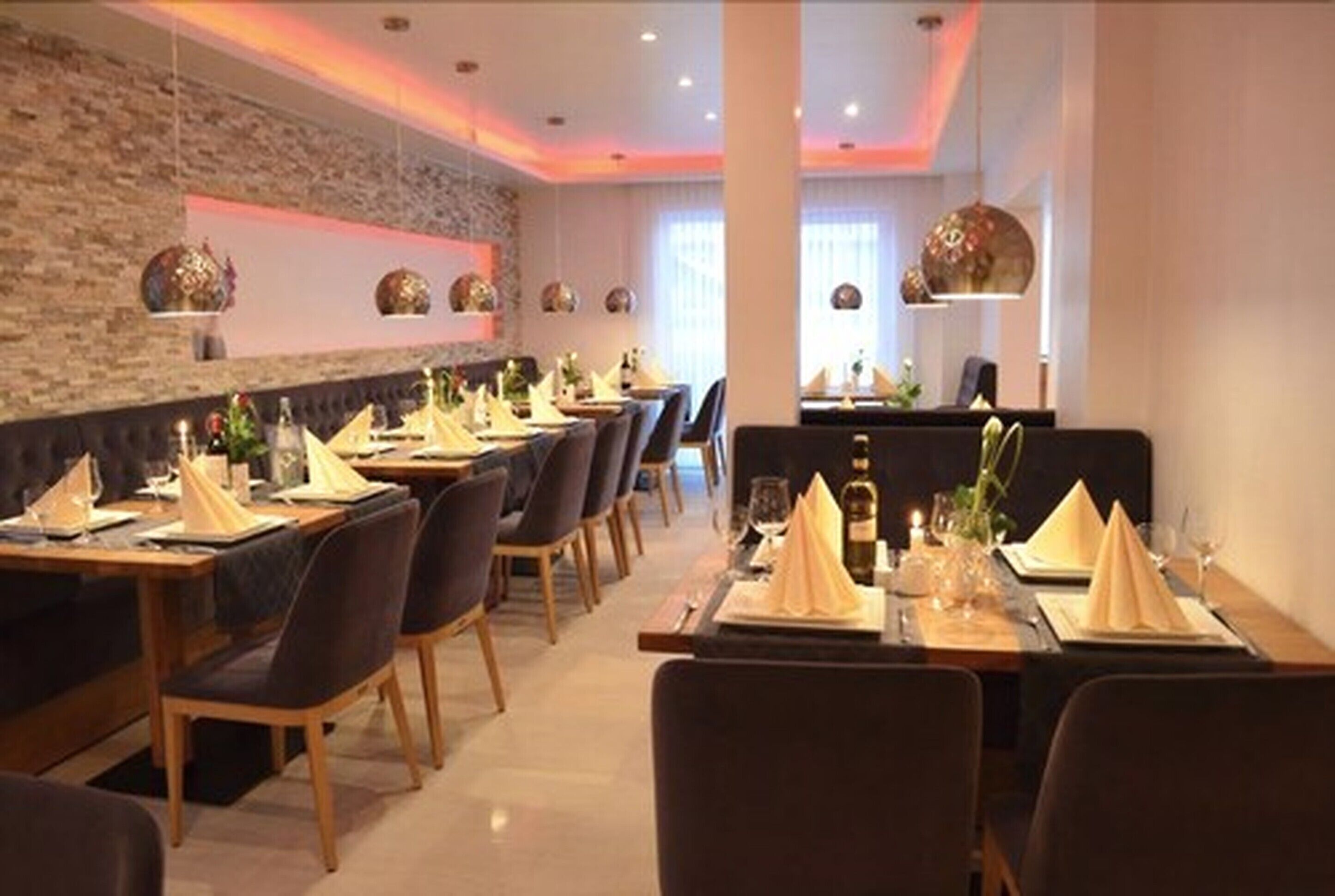 Café da manhã com buffet todos os dias (EUR 14.90 por pessoa) 