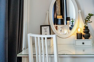 Quarto Duplo Deluxe | Secretária, cortinas/cortinados opacos, Wi-fi grátis 