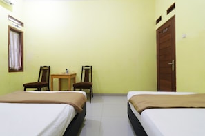 Quarto casal | Escrivaninha, Wi-Fi de cortesia, roupa de cama