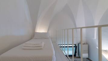 Apartamento, 1 quarto | 1 quarto, secretária, ferro/tábua de engomar