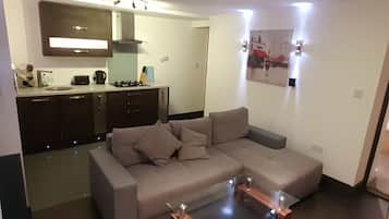 Apartamento Básico | Secretária adequada para computadores portáteis, ferro/tábua de engomar