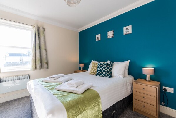 2 quartos, roupas de cama premium, espaço de trabalho para notebook