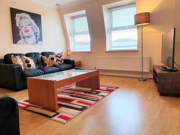 Apartamento Clássico, 2 quartos | Sala de estar | Smart TV, Netflix 