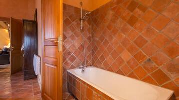 Casa Familiar, casa de banho anexa (Andrée) | Casa de banho