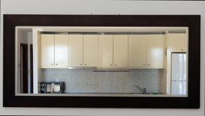 Apartamento em Condomínio Fechado, 3 quartos (Free Car Rental , 8 People) | Cozinha privada | Um frigorífico/congelador grande, um micro-ondas, um forno 