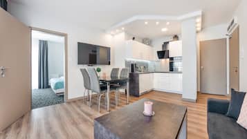 Apartamento (I 10) | Cozinha privada | Um frigorífico, uma placa de cozinha, uma chaleira elétrica