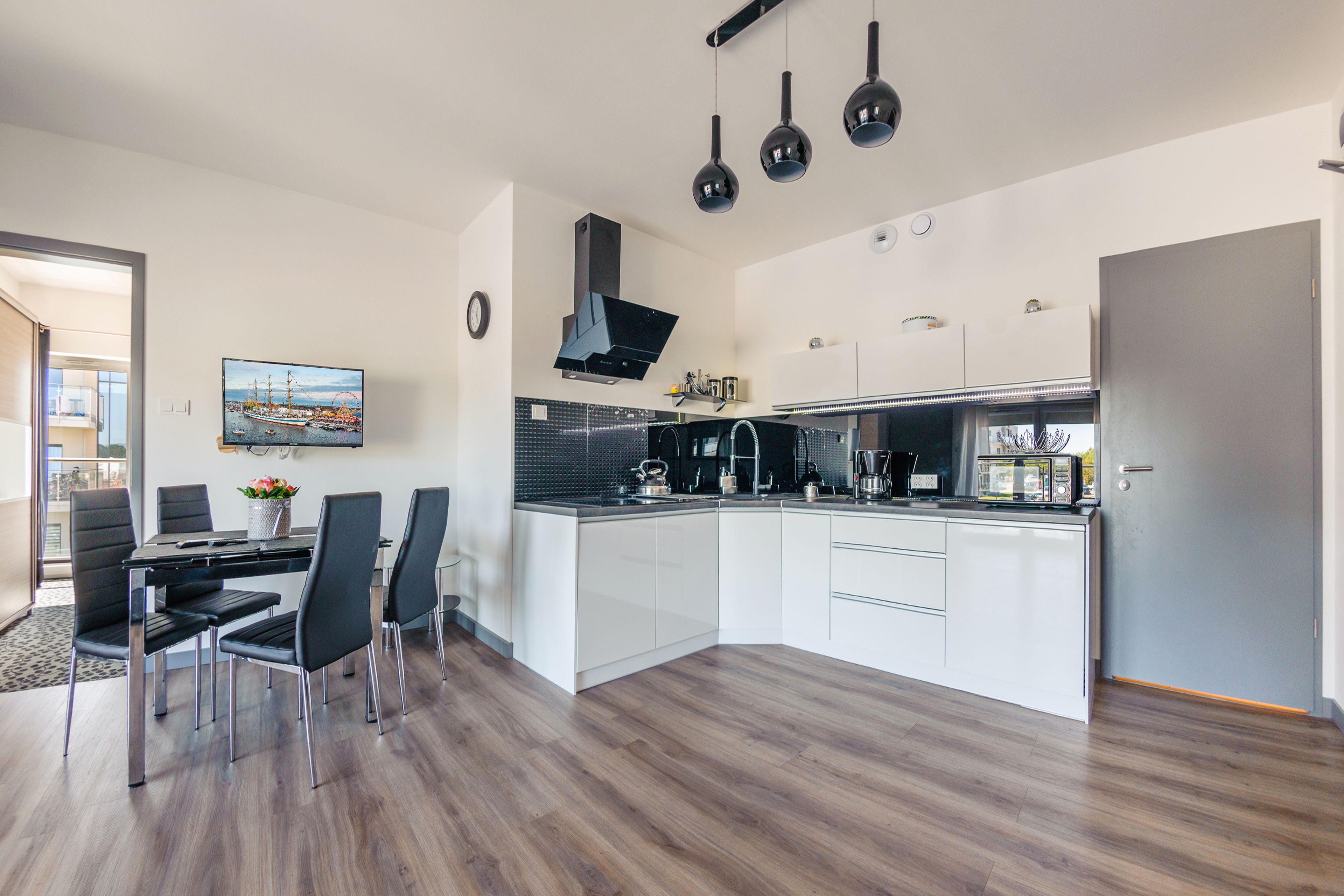 Apartamento (H 10) | Cozinha privada | Um frigorífico, uma placa de cozinha, uma chaleira elétrica 