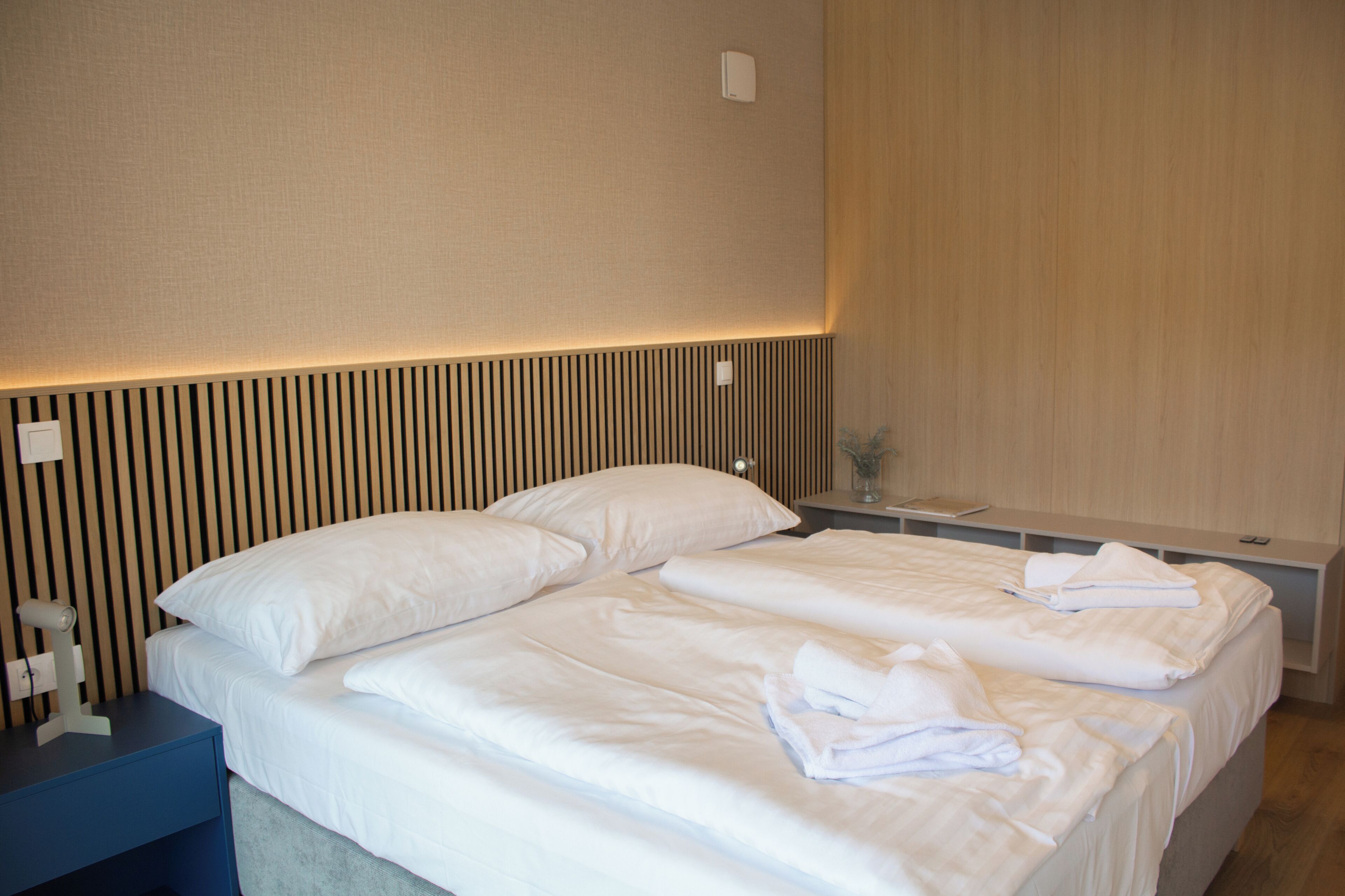 Secretária adequada para computadores portáteis, Wi-fi grátis 