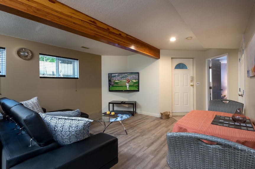 Spacious Bright Suite Licence 4087948 - Kelowna