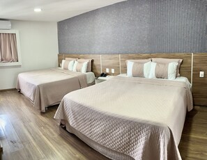 Minibar, secretária, cortinas/cortinados opacos, Wi-fi grátis 
