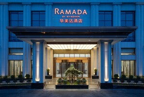 Ramada by Wyndham Zhangjiajie in Zhangjiajie - Hotels.com