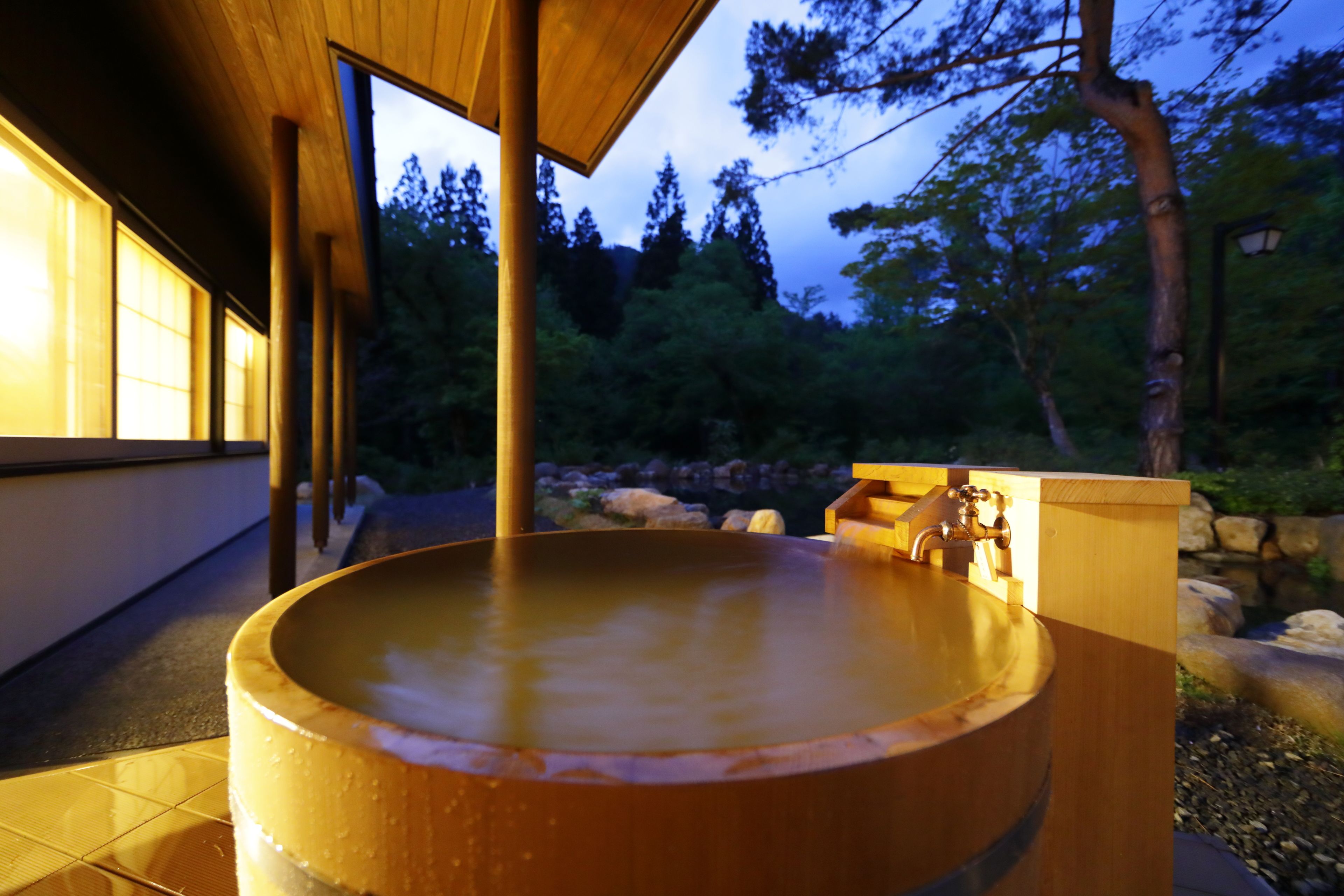 Quarto Twin Royal, várias camas, não fumadores, casa de banho privativa (Tennoza with Open-air Bath) | Banheira de hidromassagem privativa