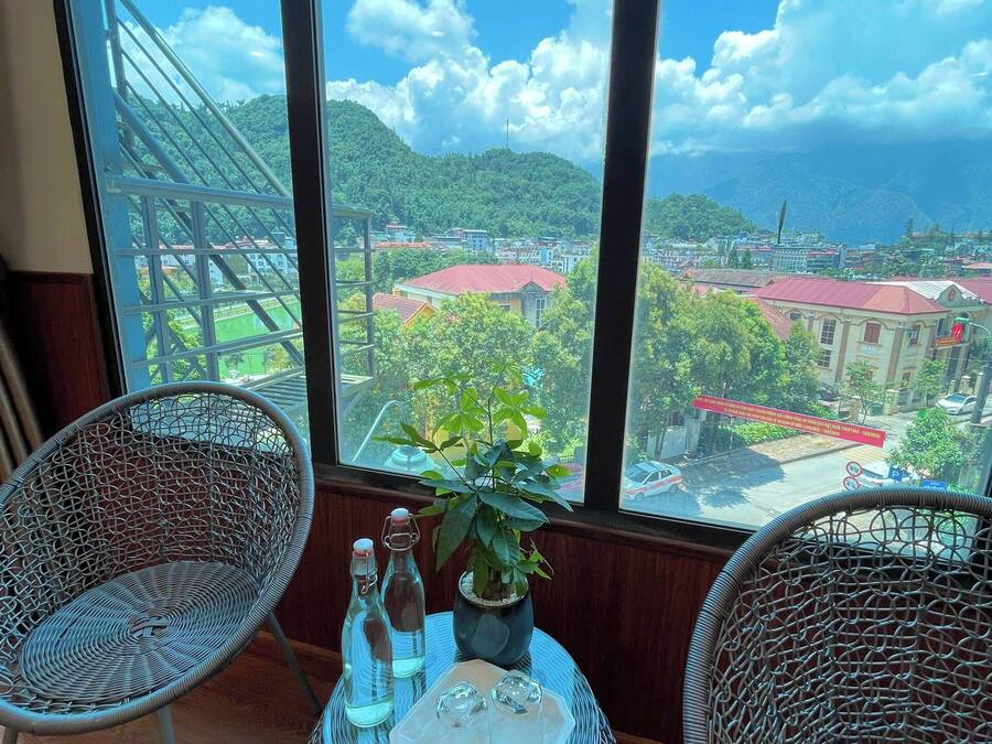 Quarto Duplo Deluxe | Secretária adequada para computadores portáteis