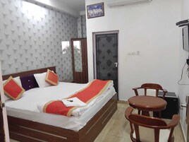 Quarto Deluxe, 1 cama de casal | Wi-fi grátis, roupa de cama fornecida 