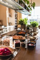 Café da manhã com buffet todos os dias mediante uma taxa