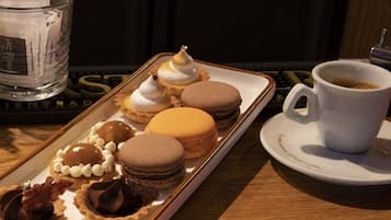 Café da manhã com buffet grátis todos os dias