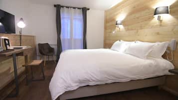 1 quarto, cofres nos quartos, escrivaninha