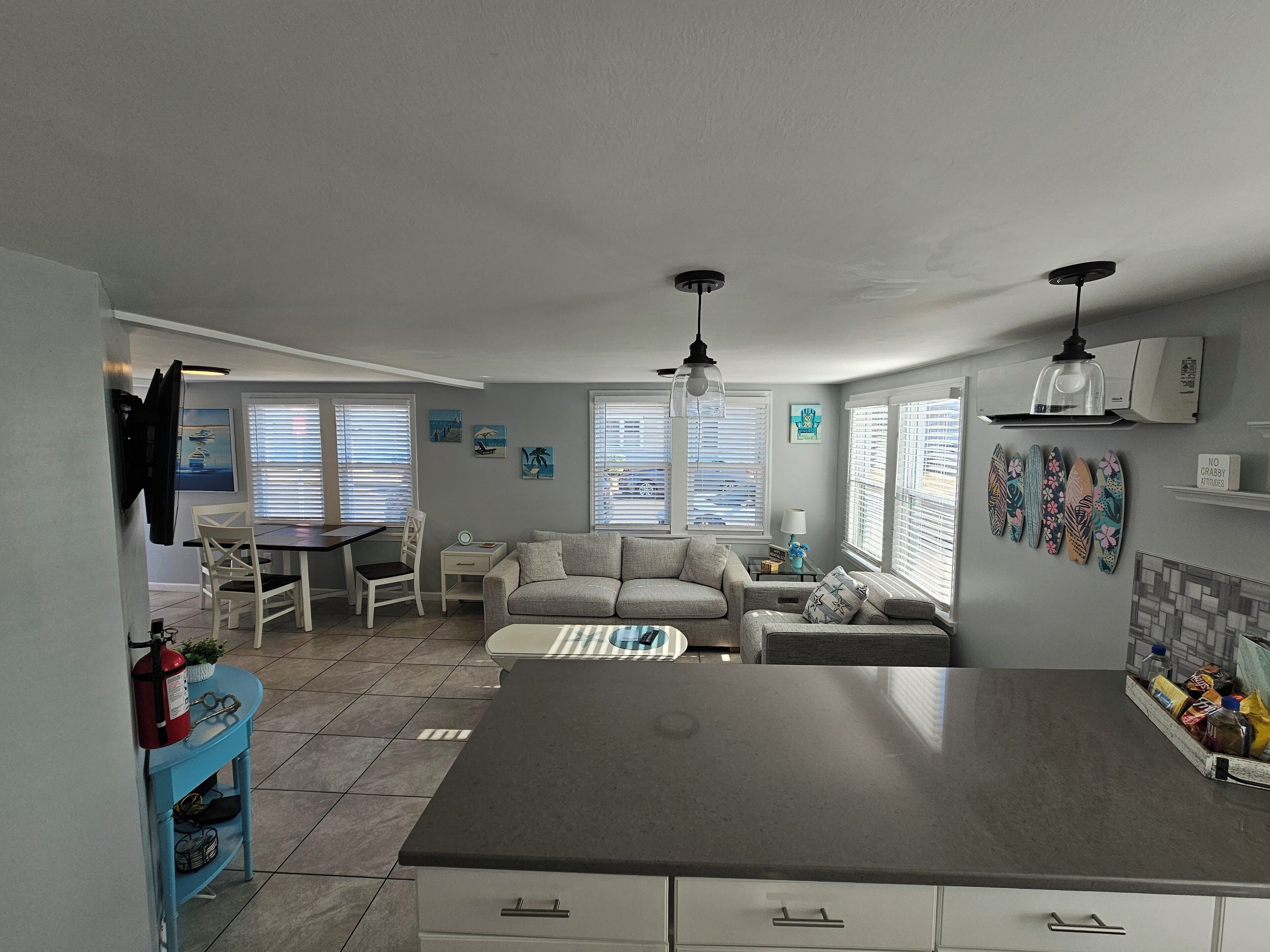 2br 1bt Newly  Renovated Open Floor Plan. 450 Ft From The Beach And Boardwalk! - Point Pleasant, NJ