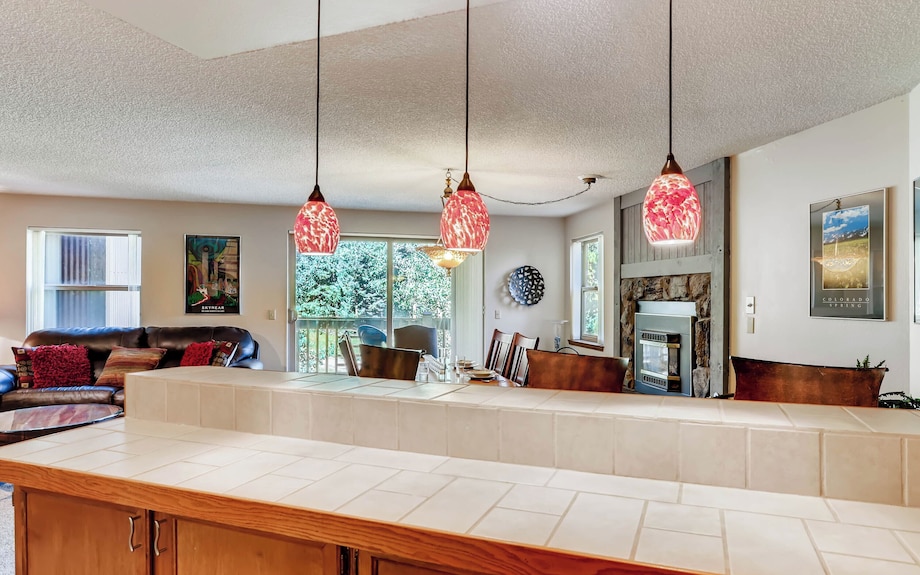 ¡Nuevo Listado! Entrada Y Salida De Esquí, Wi-fi, Chimenea De Gas, Garaje, Piscina Y Bañera De Hidromasaje En El Lugar - Breckenridge, CO