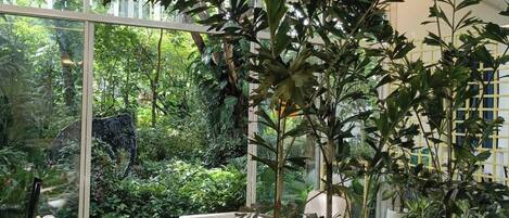 Área de estar no saguão