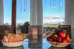 Pequeno-almoço self-service diário incluído 