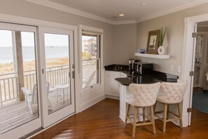 Quarto | Cozinha privada | Geladeira, micro-ondas, cafeteira/chaleira, torradeira