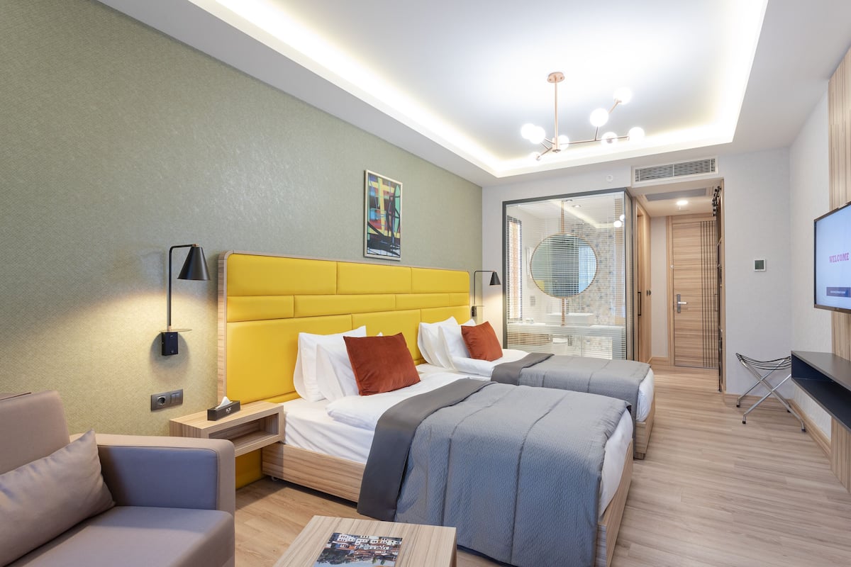 Roupa de alta qualidade, minibar, cofre no quarto