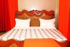 Quarto de Luxo | Lençóis italianos Frette, roupa de alta qualidade, secretária 