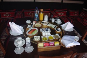 Café da manhã com pratos da culinária local grátis todos os dias