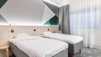 Quarto triplo standard | Cortinas blackout, berços (sobretaxa), Wi-Fi de cortesia, roupa de cama