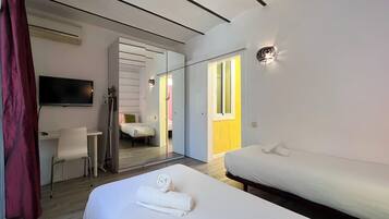 Apartamento (2 Bedrooms) | 2 quartos, secretária, ferro/tábua de engomar
