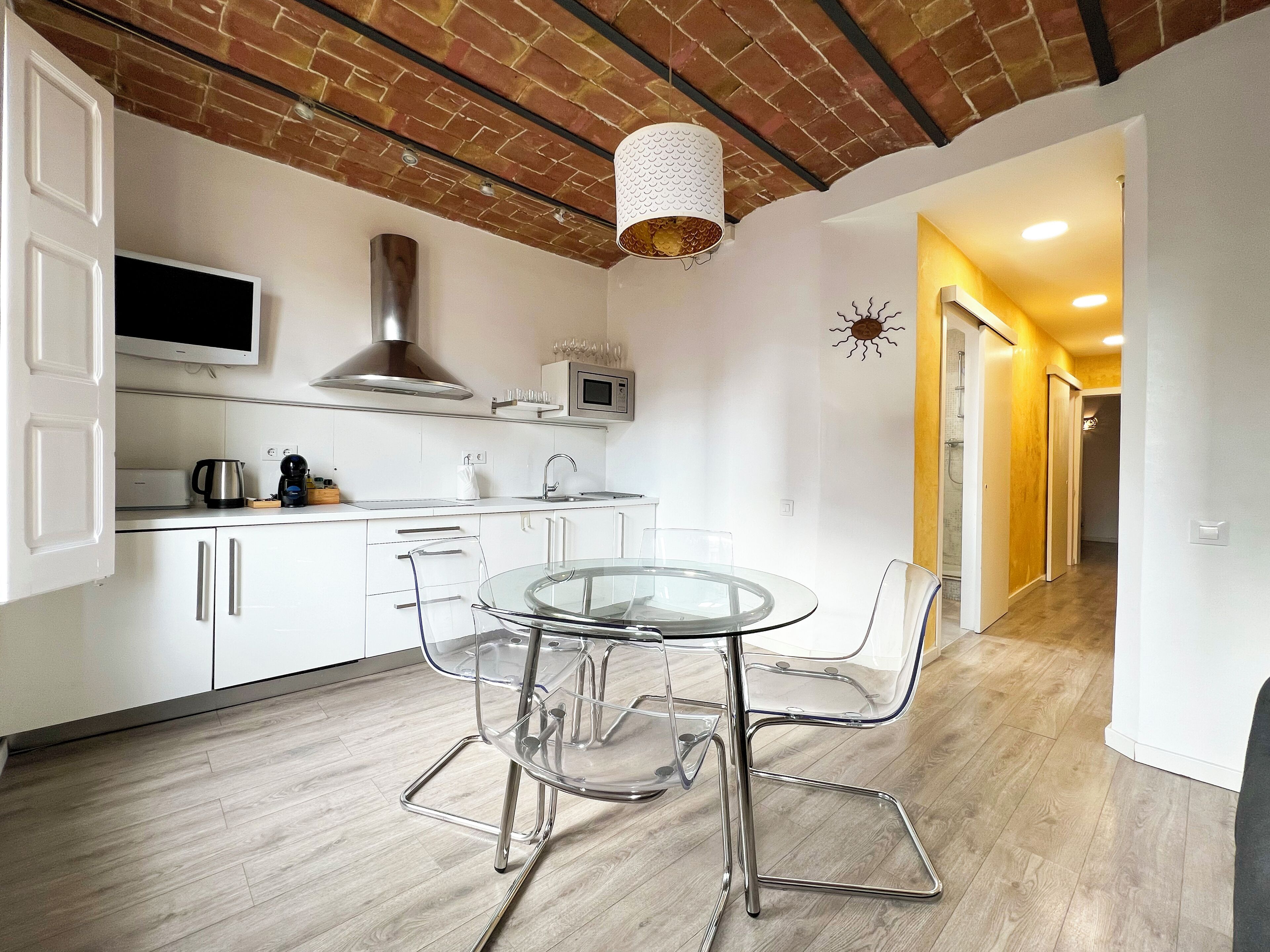 Apartamento (2 Bedrooms) | Cozinha privada | Um frigorífico/congelador grande, um micro-ondas, um forno 