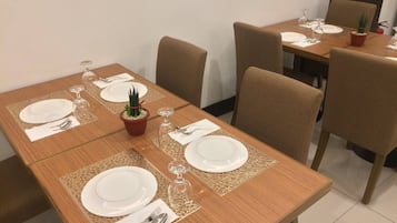 Pequeno-almoço inspirado na cozinha local diário (150 PHP por pessoa)