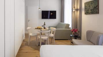 Estúdio luxo | Área de estar | TV de tela plana