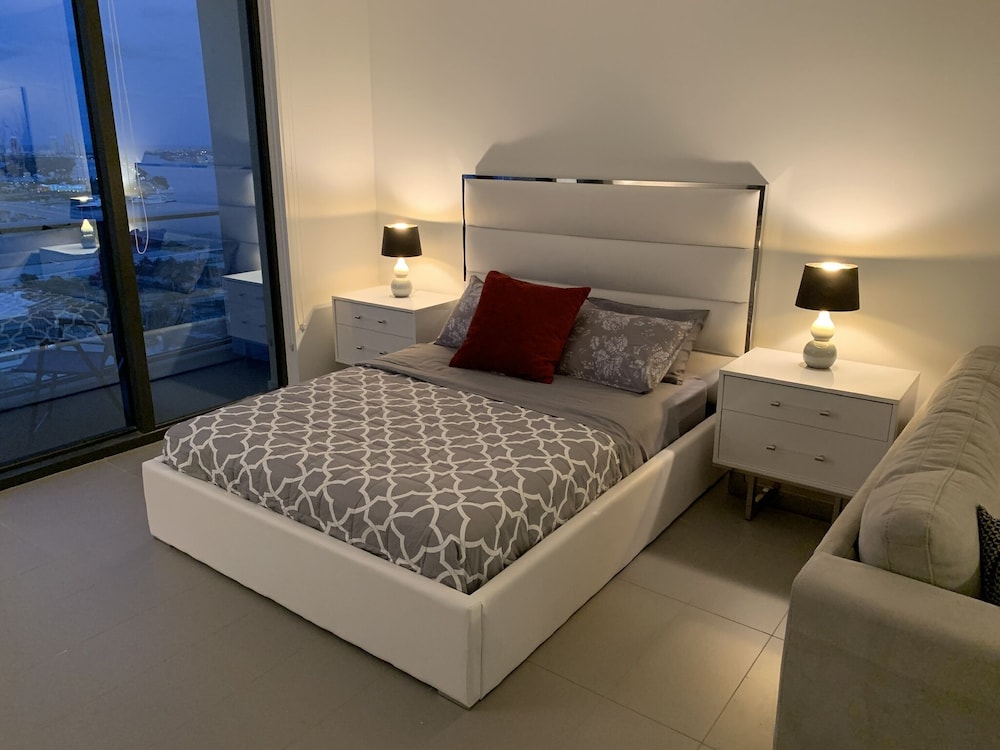 Precioso Apartamento Moderno En El Corazón De Miami - Miami, FL