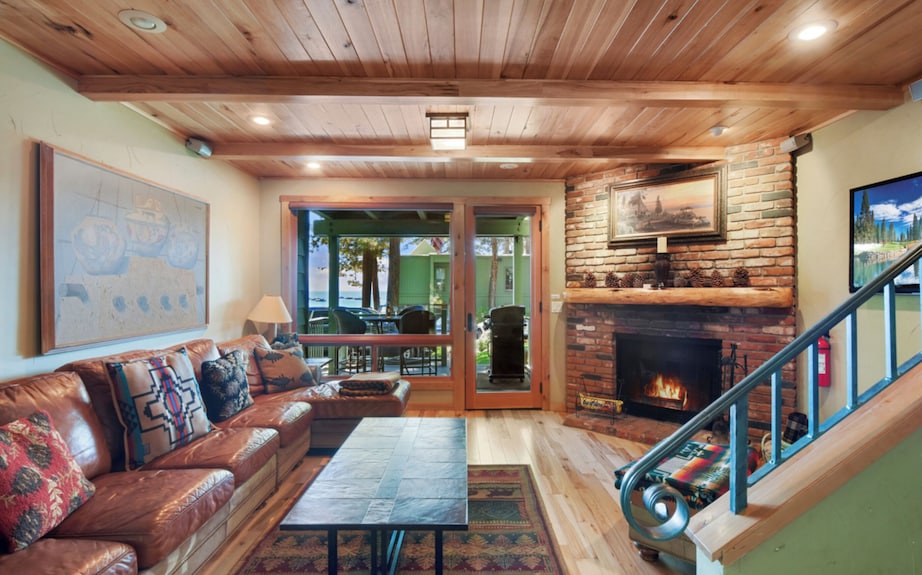 Beautiful Beach And Ski Cabin Located On The North Shore Of Lake Tahoe - Nevada