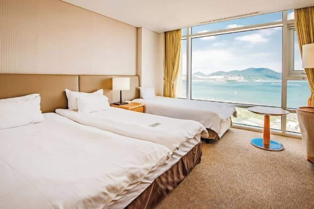 Individualmente decorados, cortinas blackout, quartos à prova de som