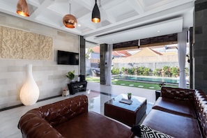 Villa de Luxo, 3 quartos | Sala | Smart TV, Netflix, base para iPod, filmes pagos 