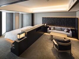 Quarto duplo júnior, para não fumantes (Suite) | Roupas de cama premium, camas com colchões pillow-top, frigobar