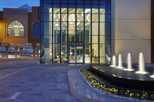 Fachada do alojamento (tarde/noite)